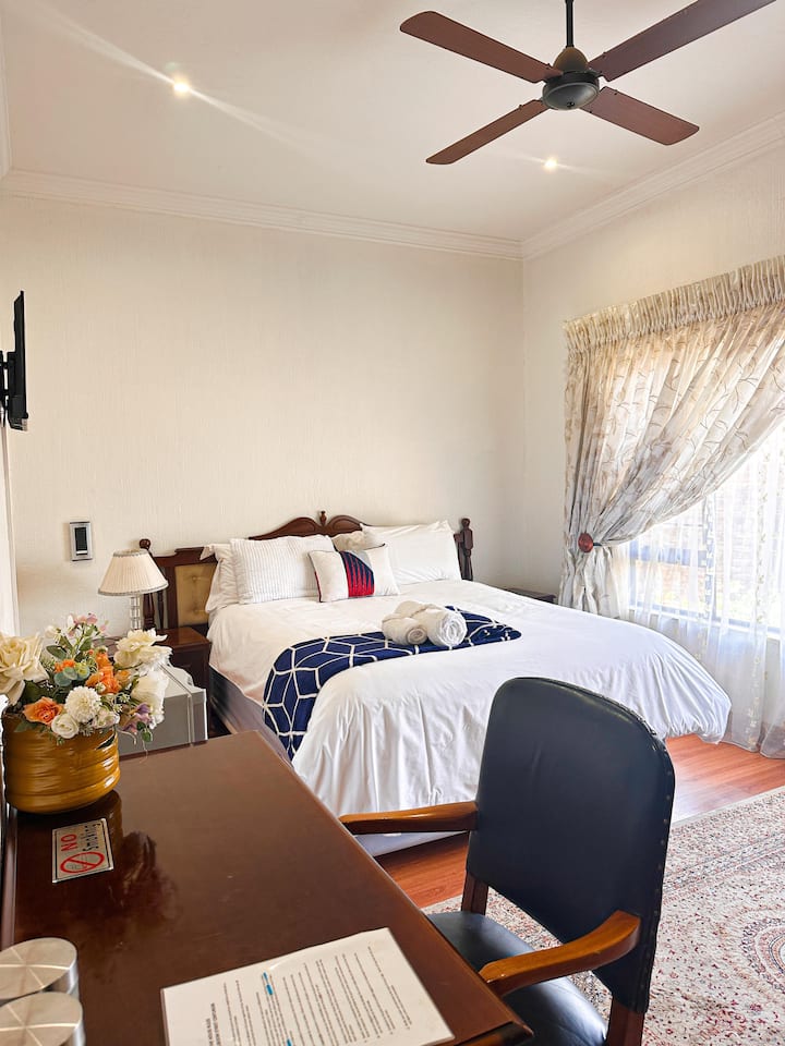 Cozy 2- Bedroom Getaway - Centurion