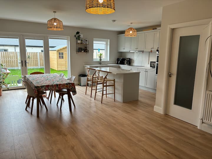 Stylish & Spacious Home - Greystones