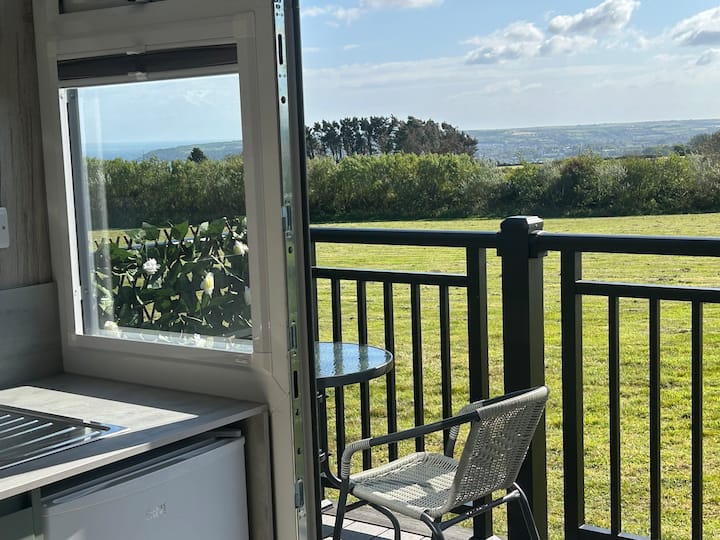 Fox’s Den Cabin - St Ives