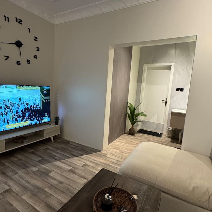 شقه بصاله وغرفتي نوم ومطبخ بتصميم مختلف - Riyadh