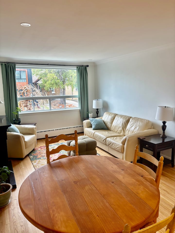 Two Bedroom East York Apartment - Toronto