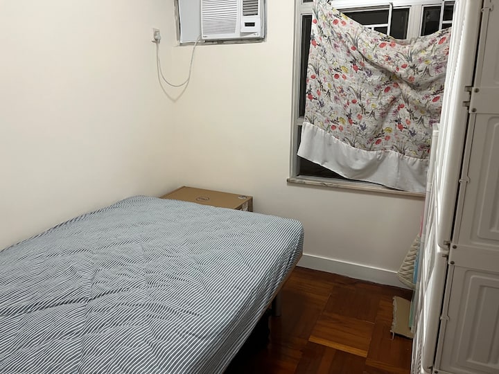 Room With Small Double Bed - North Point