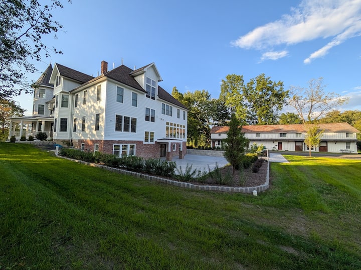 Parkway House Goshen Bed & Breakfast Suite #1 - Goshen, NY