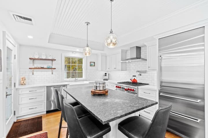 Cape Breeze - 2025 Renovation, Walk To Beach - Harwich, MA