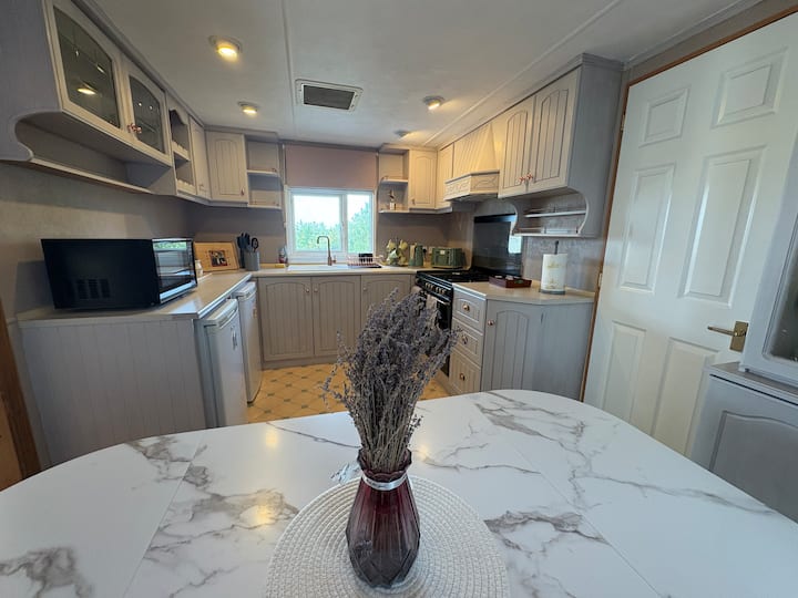 Robin's Lodge - A Little House By The Beach - Dorset