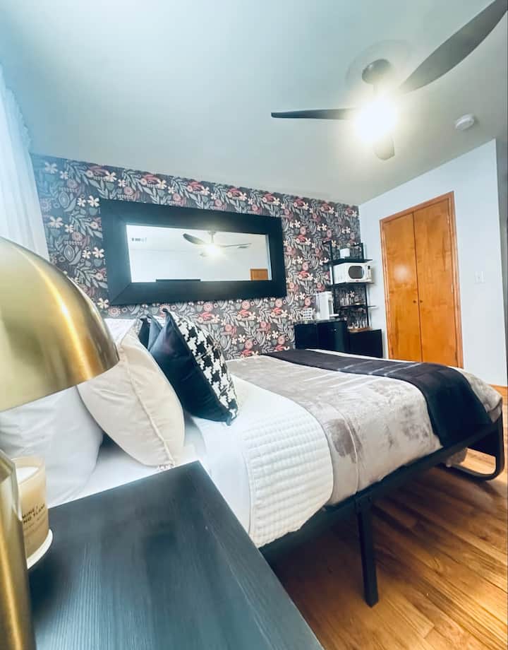 #8 Urban Spot-penn Station 4 Min Walk-nyc Commute - Newark, NJ