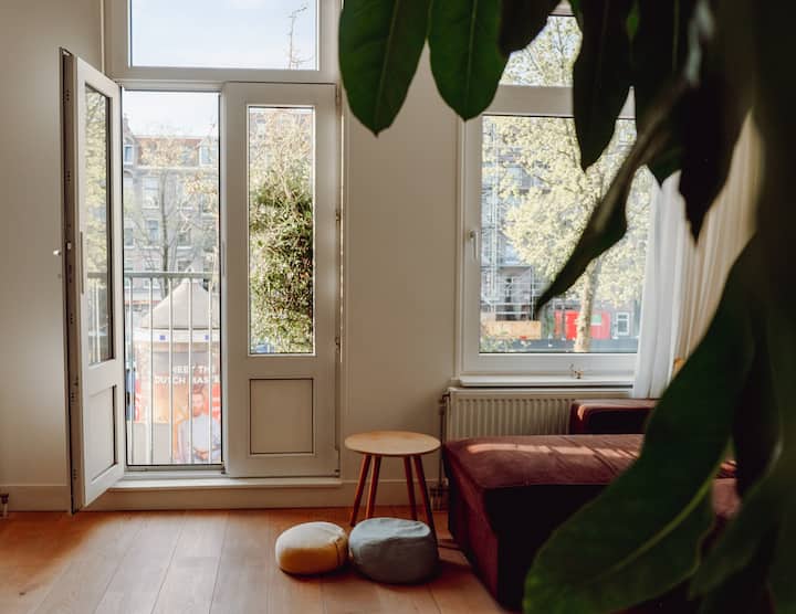 Curated Boutique Living: Iconic Canal View & Sun - Amsterdam