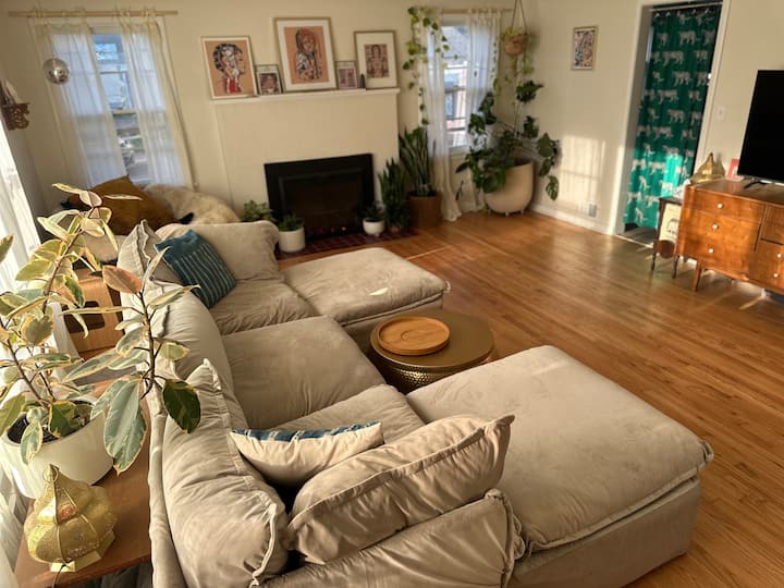 Sunny 2-br Retreat W/ Sauna In Safe Neighborhood - Northern Quest Resort & Casino