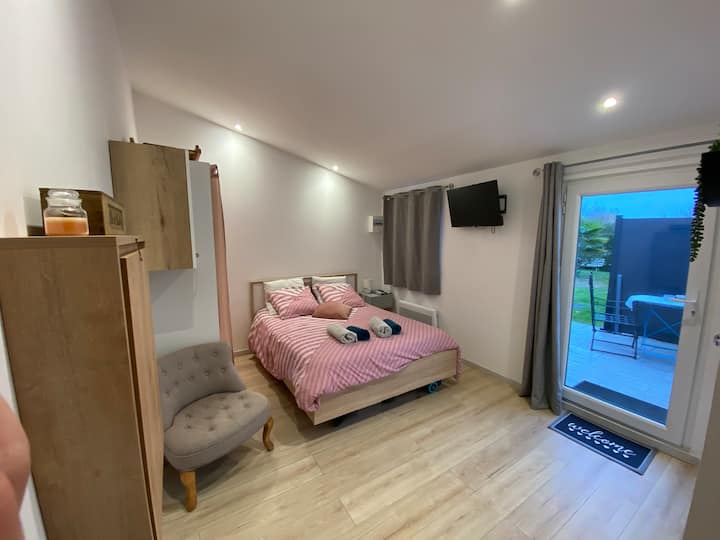 Maisonnette Cosy Au Calme Terrasse Local Vélo - Rochefort, France