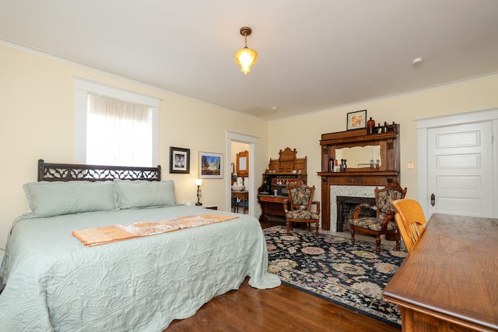 Grace's Suite At The Christal House - Denton, TX