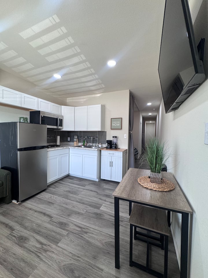 2 Bedroom Modern Open Suite Apartment - El Paso, TX
