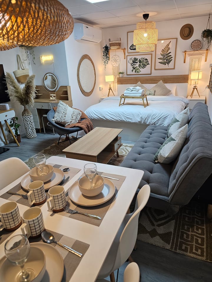 Boho Studio W. Kitchen| Petrol Station & Kfc - Dubai