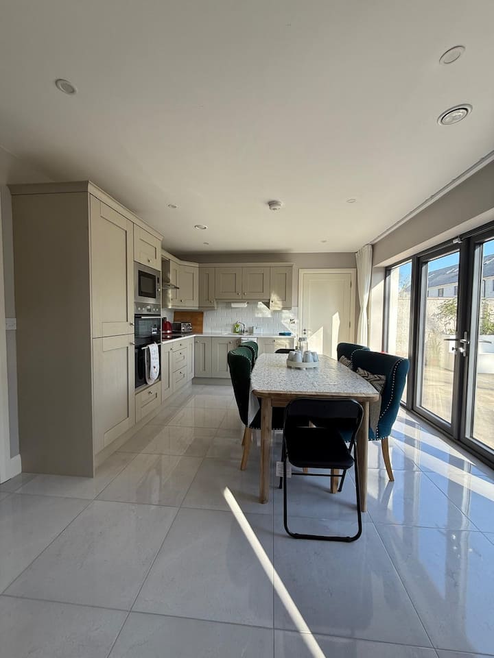 City Stays • Naas • Sleeps 6 - Naas