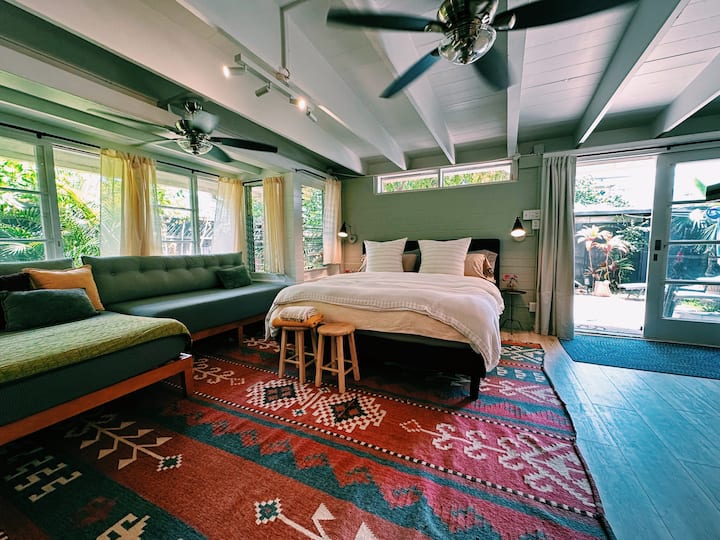 Waimānalo Beach Bungalow - Kailua, HI