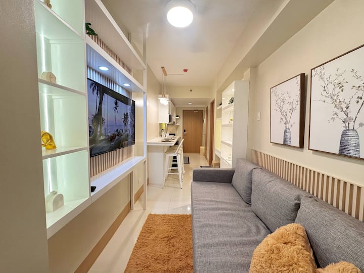 Solara Luxe | Sofa Bed | Near Moa | Washer - Parañaque