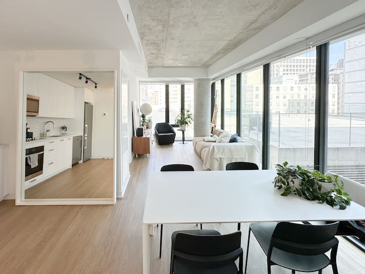 Chic Artistic Stay Downtown - Toronto, ON