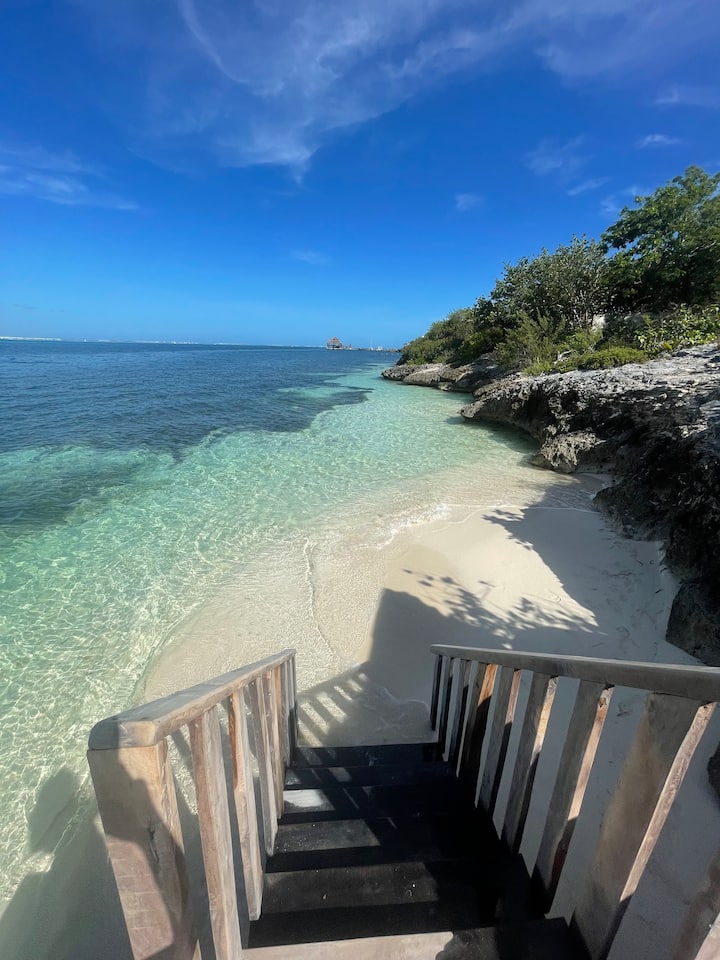 Coral House - Oceanfront With Pickleball Court - Isla Mujeres