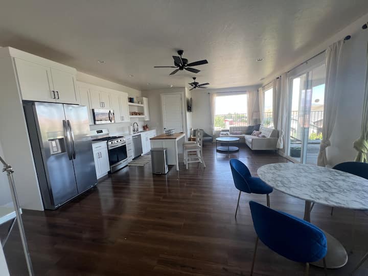 Happy Views Guesthouse - United States