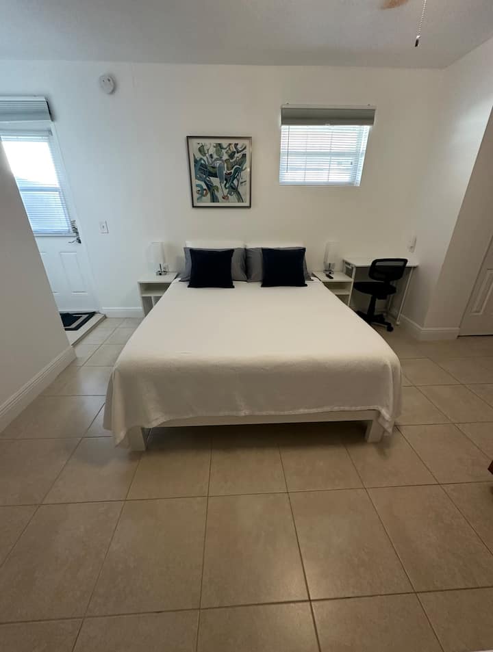 Quiet & Independent Studio Near Attractions. - Aquatica Orlando, Kissimmee