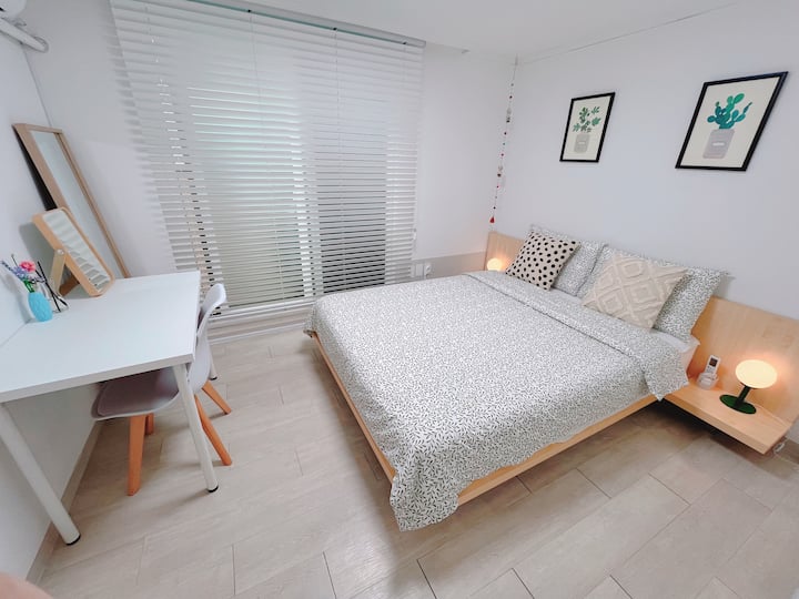 Hongdae/for4ppl/2r3bed/
A Comfortable First Floor - Seoul
