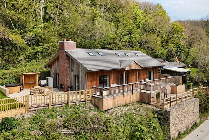 Luxury Secluded Coastal Retreat - With Hot Tub - Ilfracombe