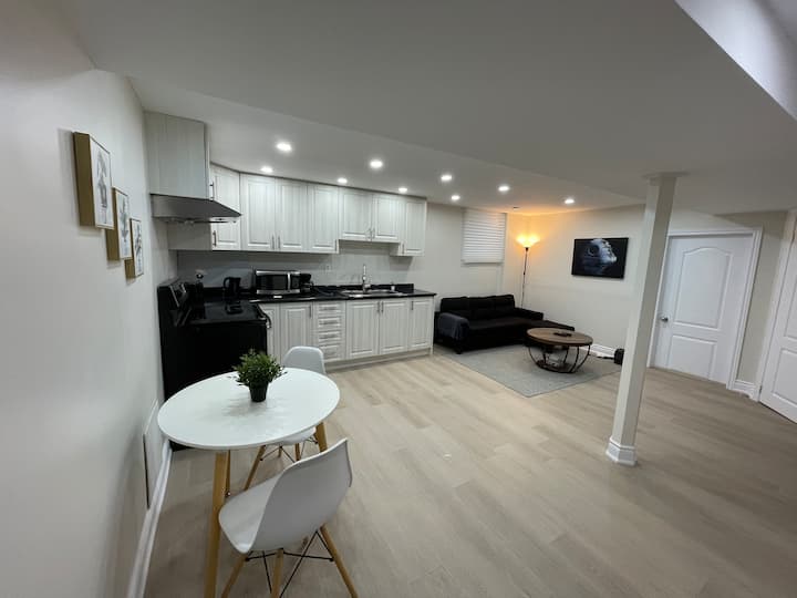 2br Basement W/pvt Entrance 403|square1|ridgeway - Mississauga