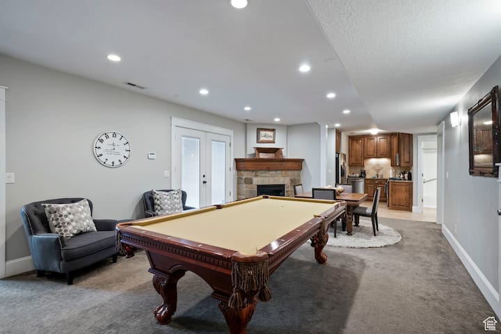 Spacious 2bd Suite W/ Theater, Hot Tub, Kitchen - Vineyard, UT