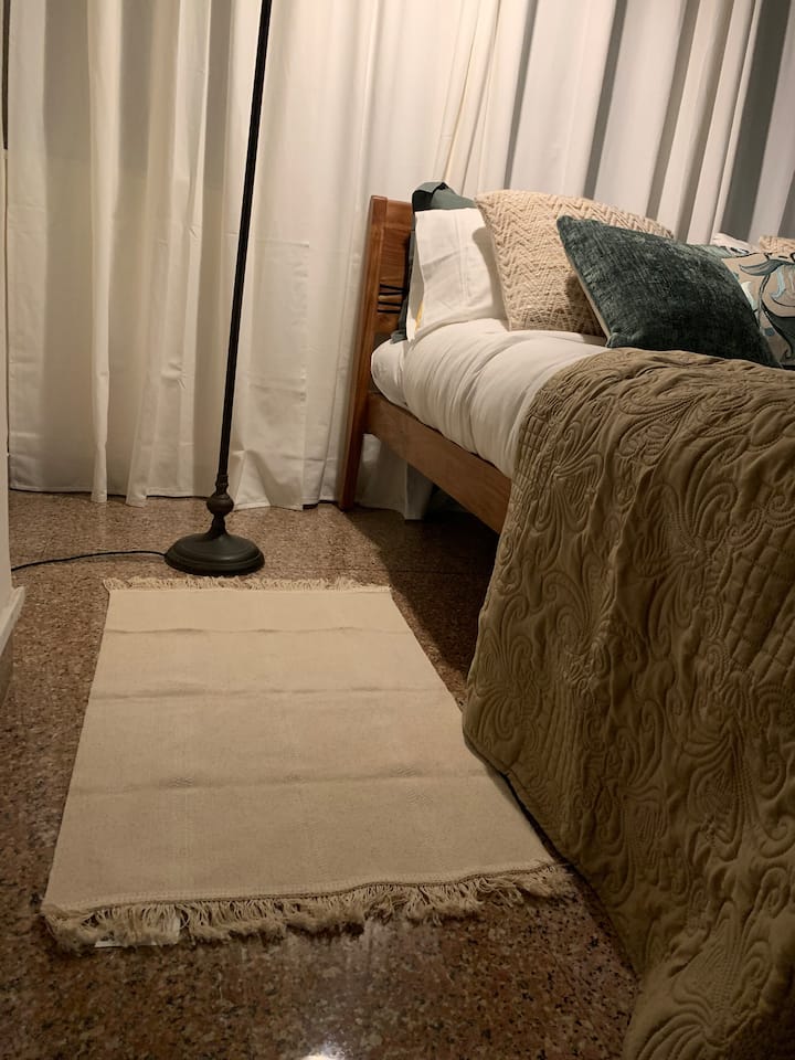 Bang In The Heart Of Pali Naka - Mumbai