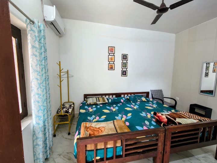 Amogh Nilay -2 Comfy Rooms In Varanasi City Centre - ワーラーナシー