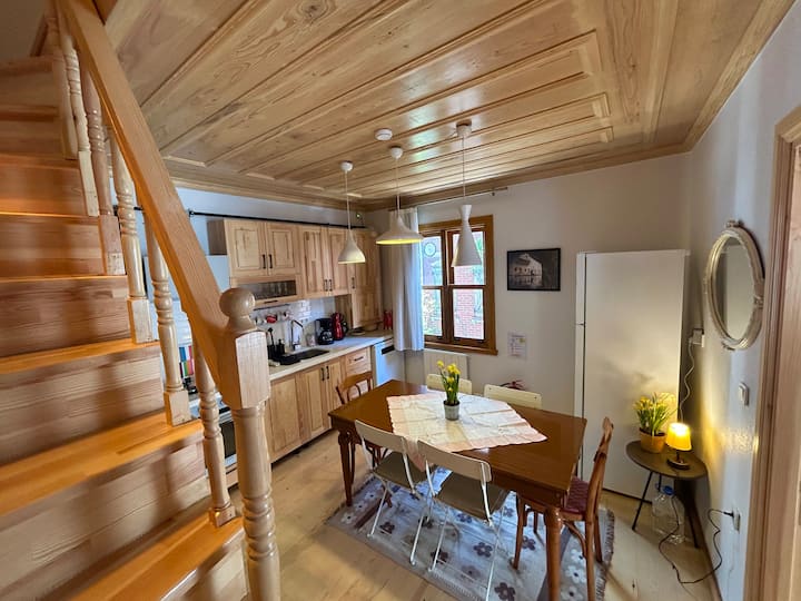 Balat Rose – Entire Wooden House With Terrace - Стамбул