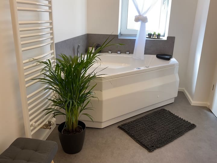 Neues Apartment Mit Whirlpool & Heimkino - Coburg