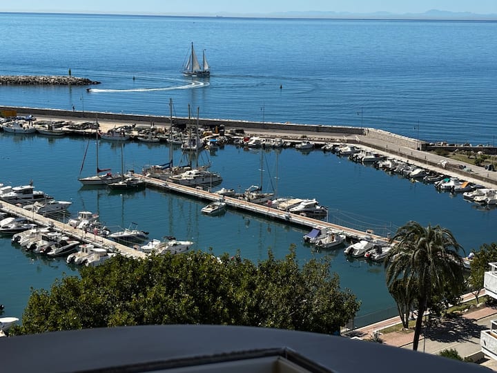 Seafront Paradise. Estepona Port - Estepona