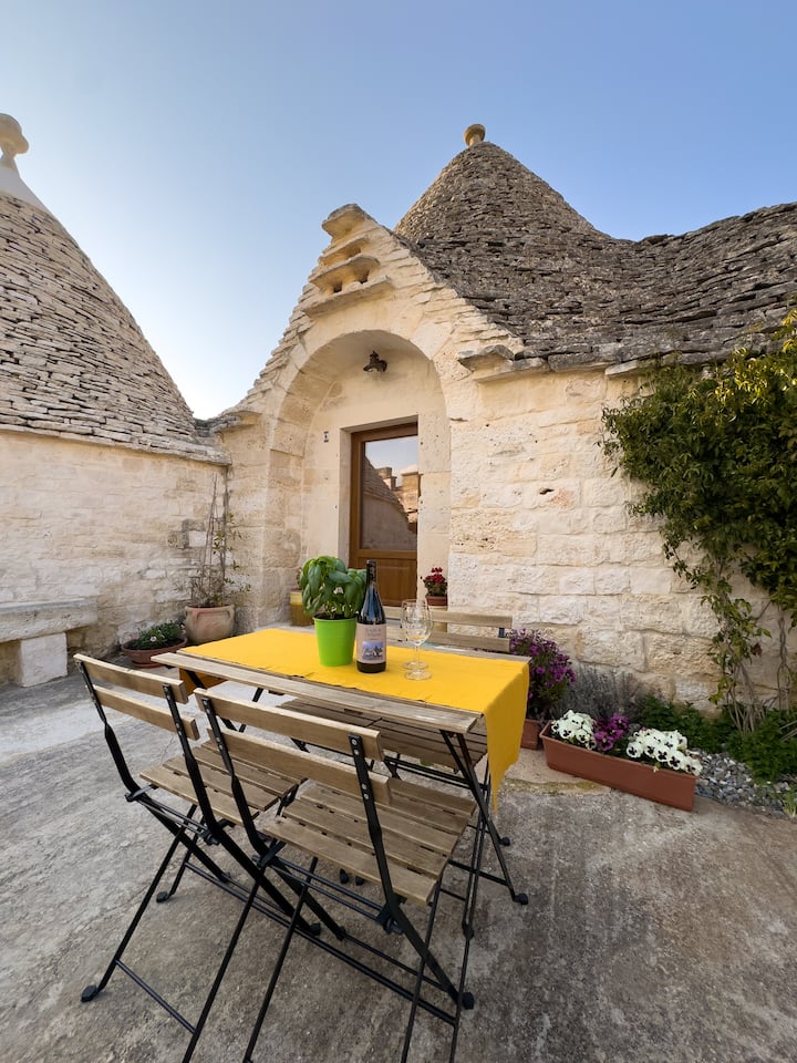 Vivi Nella Storia Autentica Di Un Antico Trullo - Alberobello