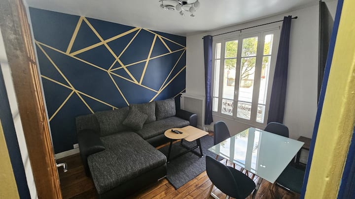 Gold & Blue House - Drancy