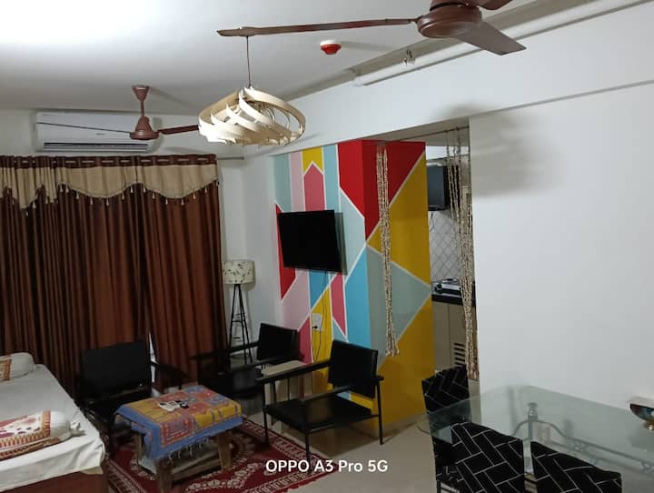 Breezy Apartment - Pune