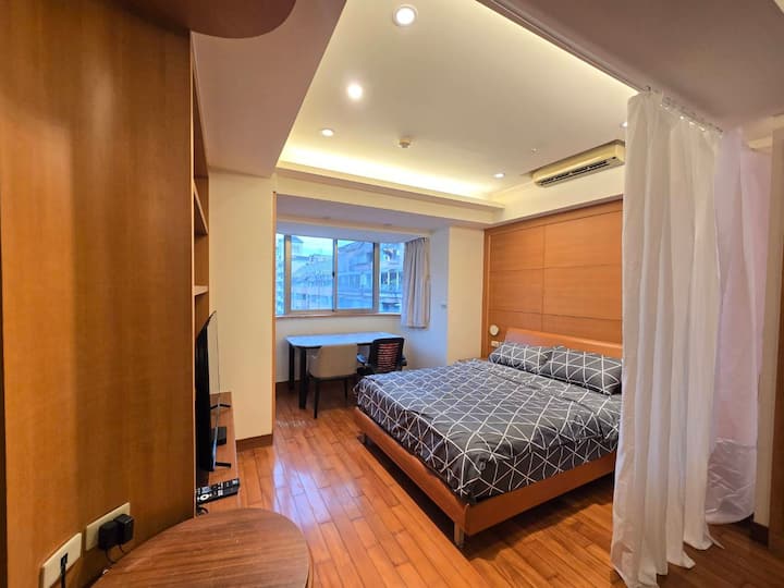 Mrt台北劍潭捷運站，寧靜優雅樓下有超商美食餐廳.近士林夜市 - Taipéi