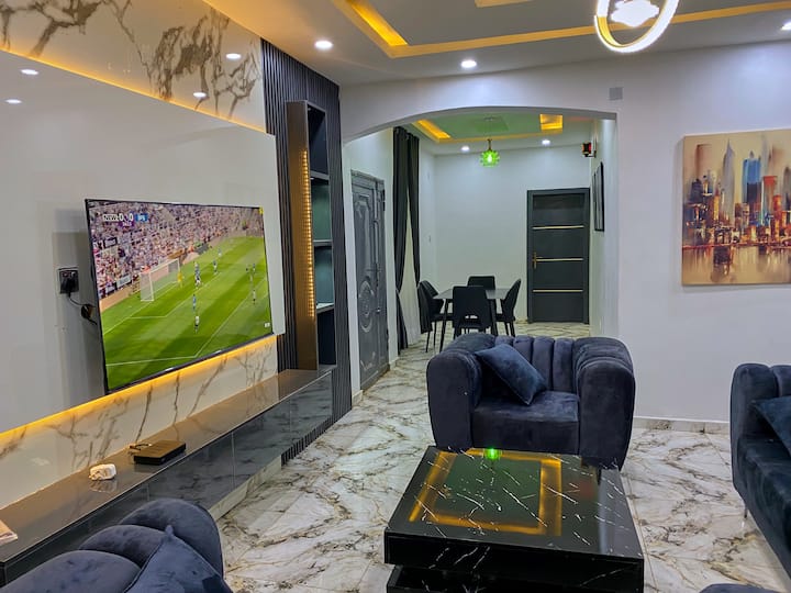 Comfy 4br, King Bed, 24/7 Light, Near Airport - Lagos