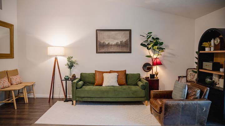 Calm & Cozy Family Retreat - Bloomington, IN
