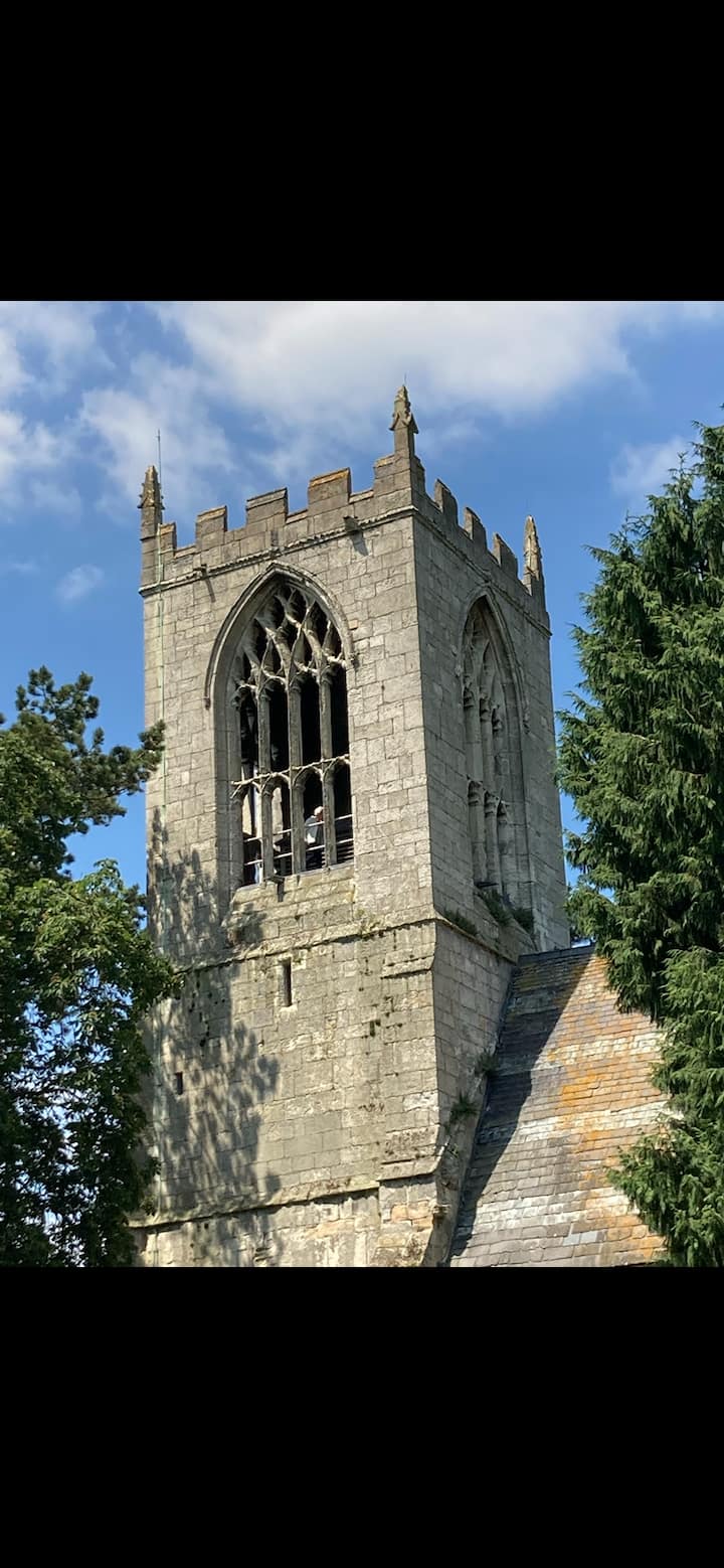 Located In Grade 1 Listed Church Garden - Lincolnshire