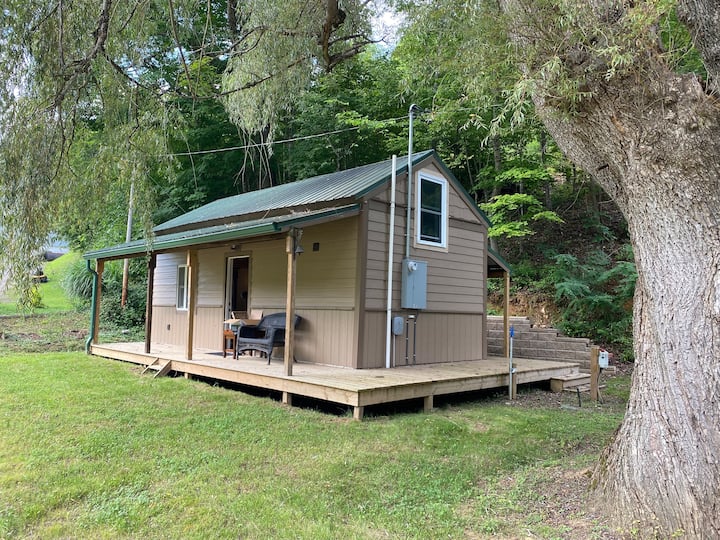 Roadside Cabin - Lansing, NC