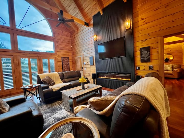 Secluded Nashville Luxury Lodge - Nashville, TN