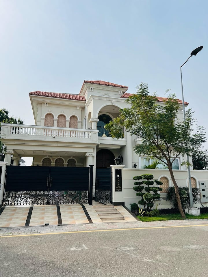 Chohdury Villa Ground Floor In Lahore - Lahore