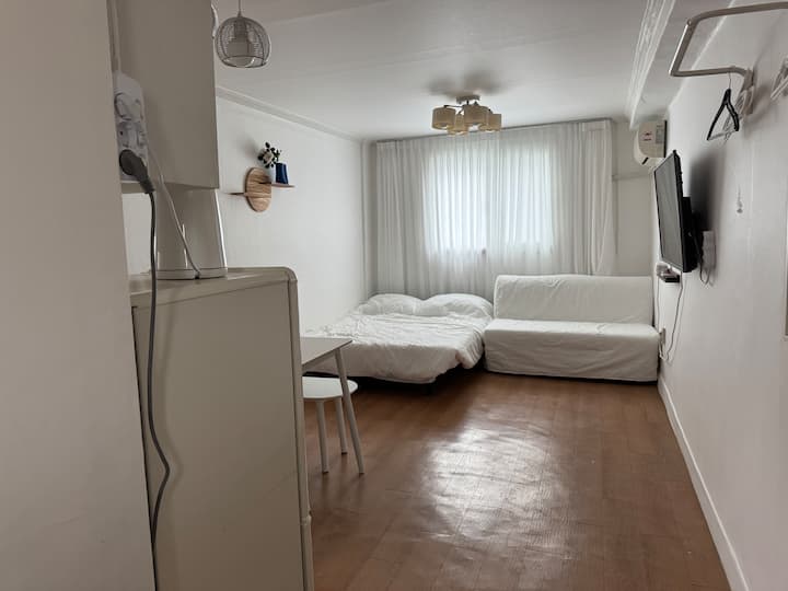 [Exit 7 Of Hongik Uni Station] Just 1min - Seoul