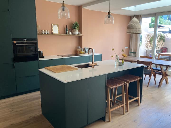 Fully Renovated Family House (Family/couples Only) - Utrecht