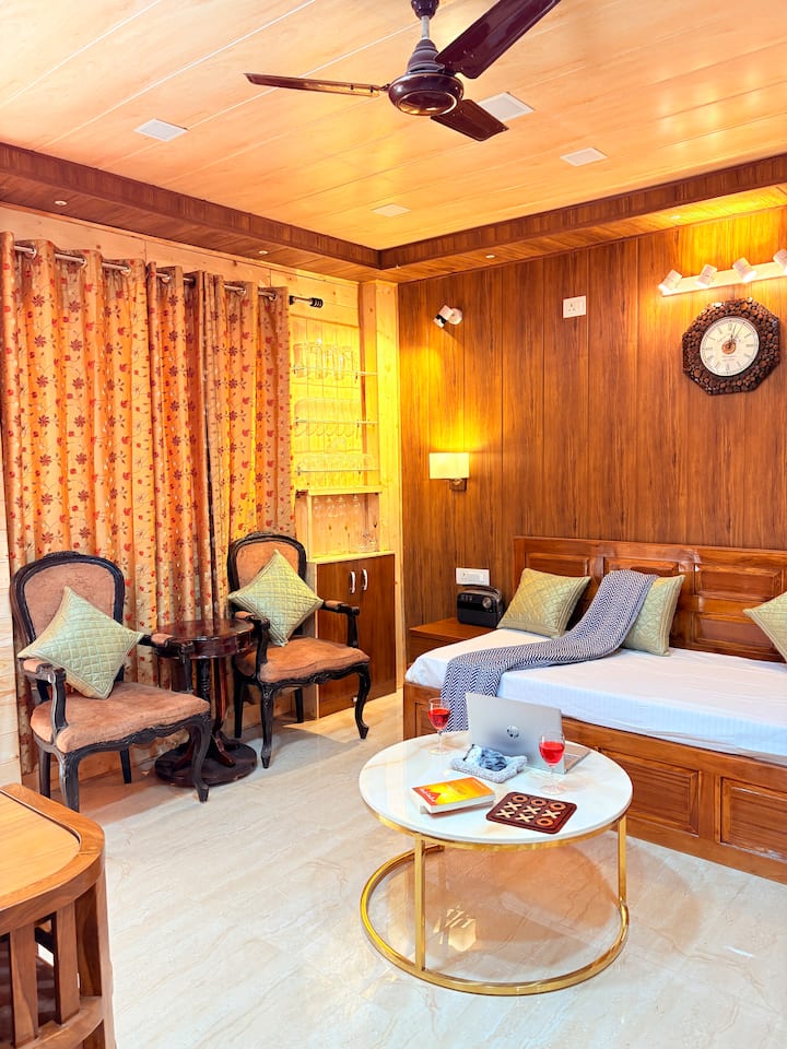Log House In Mall Road - Mussoorie