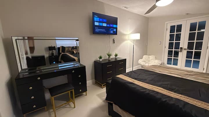 Cozy Modern Suite Double Room With Sofa Bed - Davie, FL