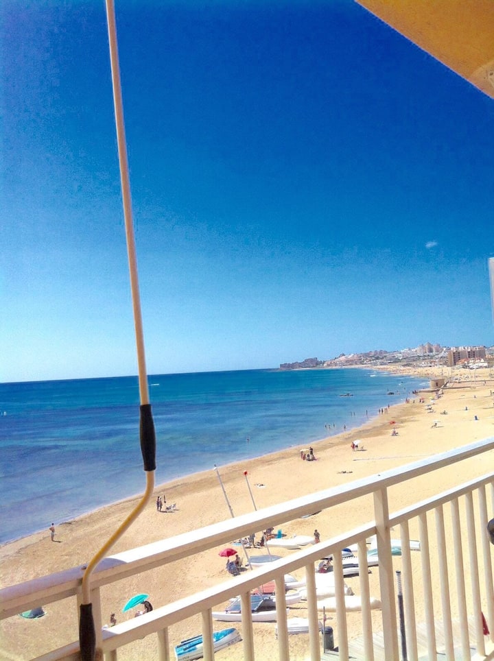 Apparemment Pied Dans L'eau Vue Panoramique - Almoradí