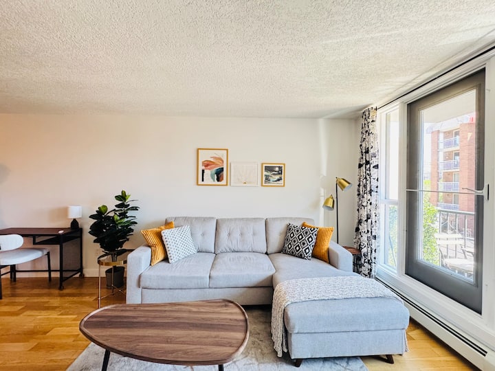 Urban Retreat | Downtown | Sleeps 4 | Free Parking - Calgary