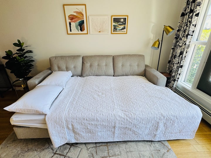 Urban Retreat | Downtown | Free Parking | Sleeps 4 - Fort Calgary