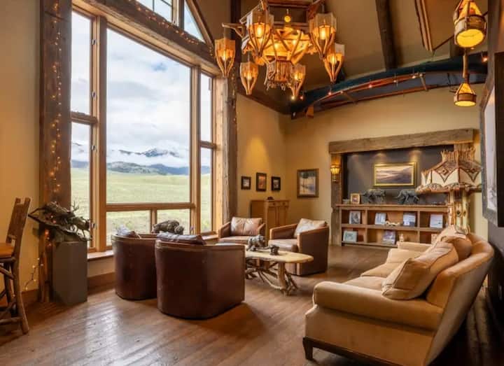 Gallery Guest House - Gardiner, MT